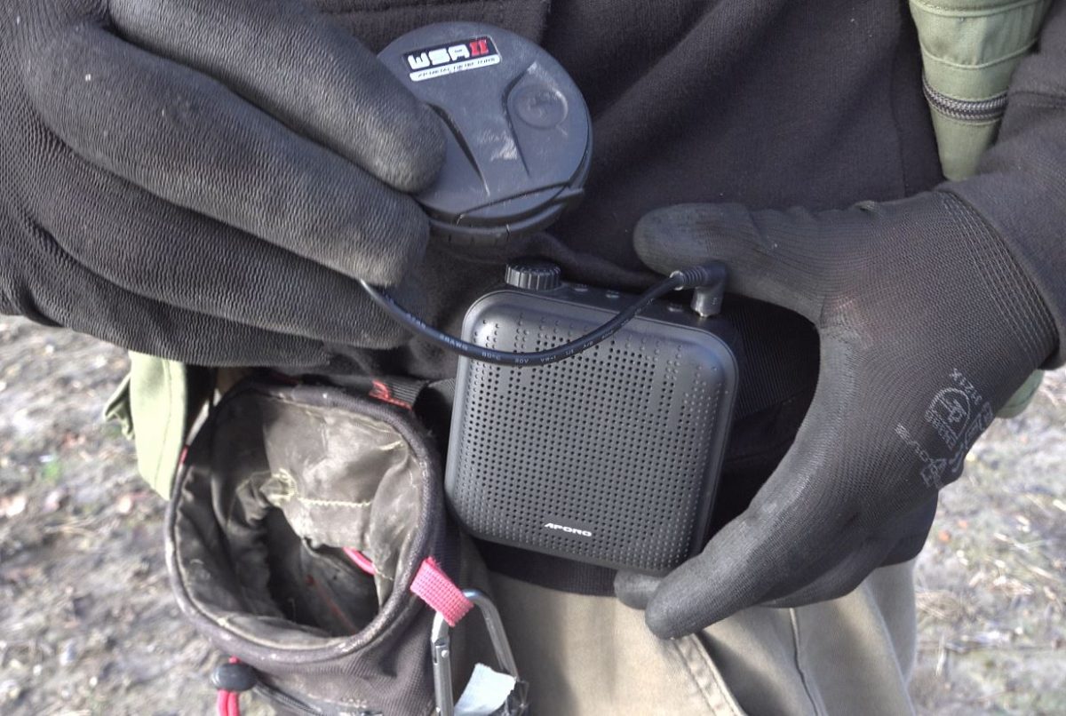 Metal detector external speaker